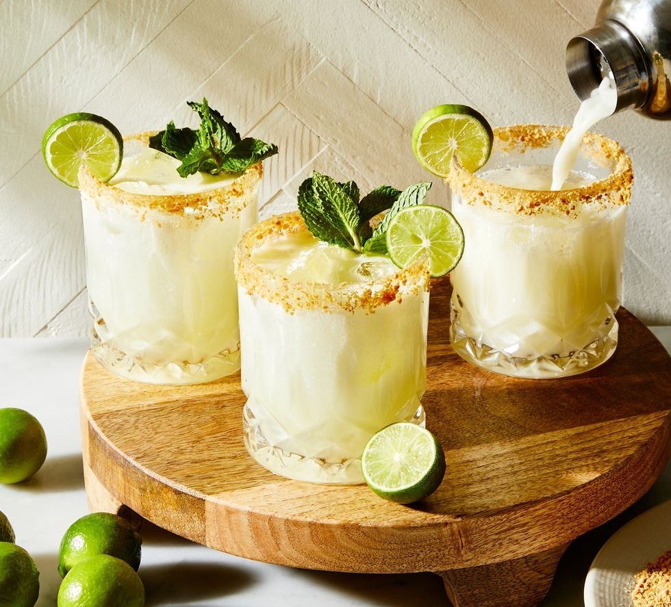 Crafting moments: 8 Unique Cocktail Recipes to Elevate Your Event